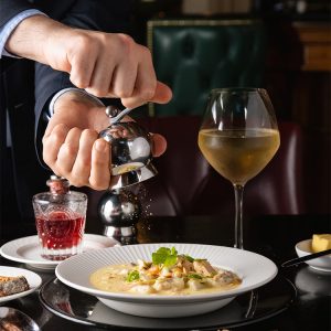 Dine at the Knights Bar | Clontarf Castle Hotel